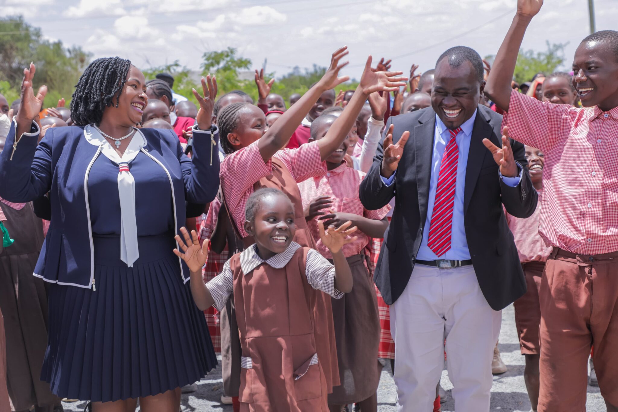 Machakos County Governor donates Ksh. 160,000 for students' uniforms ...